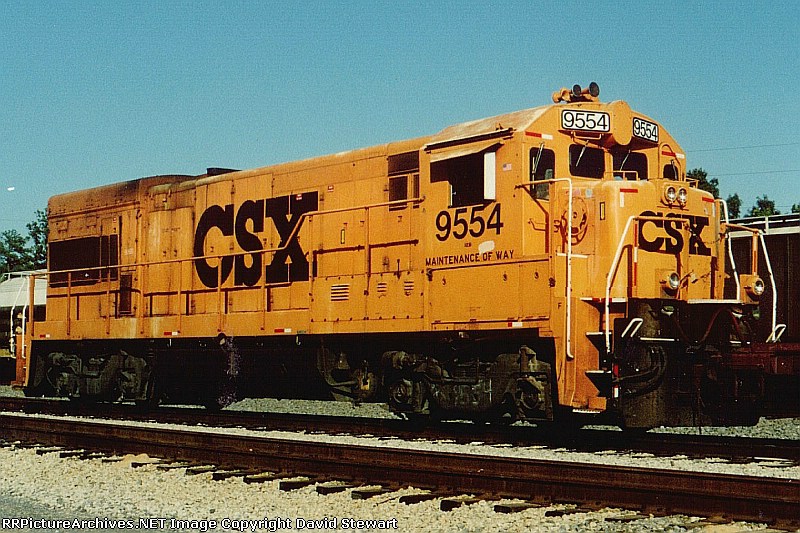 (Note the Red & White reflective striping on the cab & in other areas) CSX 9554
